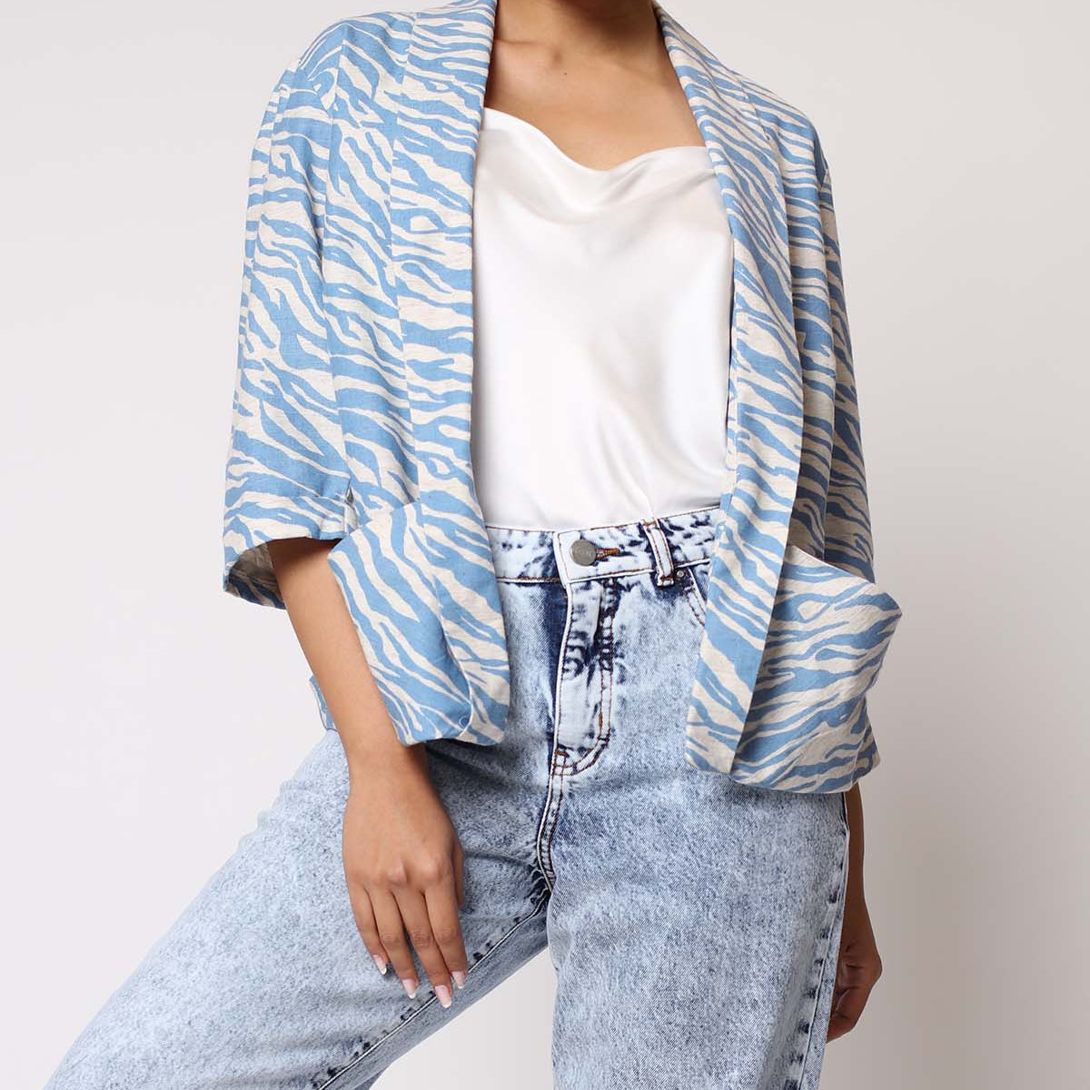 Bleazer Corto lino Estampado Zebra Celeste – MOMCHIC
